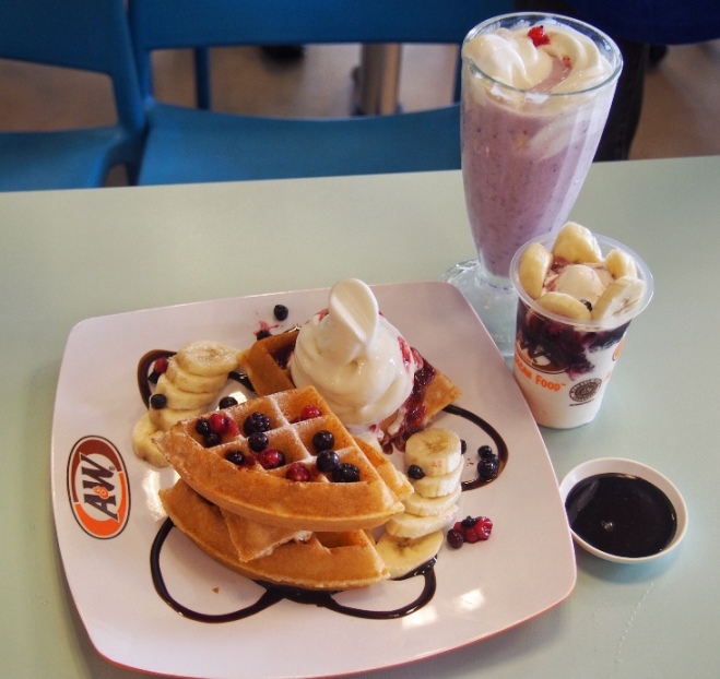 Menu Dessert Baru A&W : Banana Berries Magic | Males Mandi