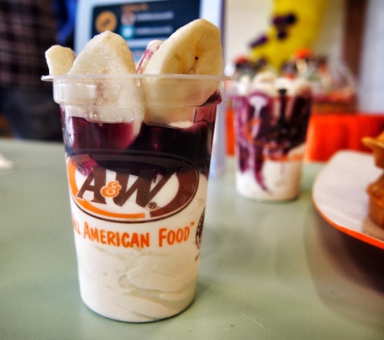 Menu Dessert Baru A&W : Banana Berries Magic | Males Mandi