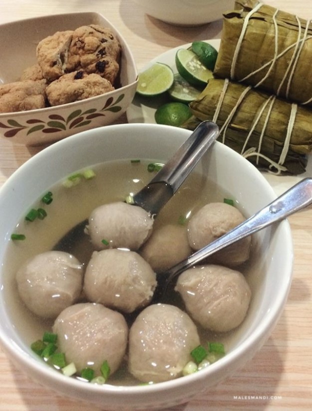 Jalan dan Jajan ke Makassar | Males Mandi